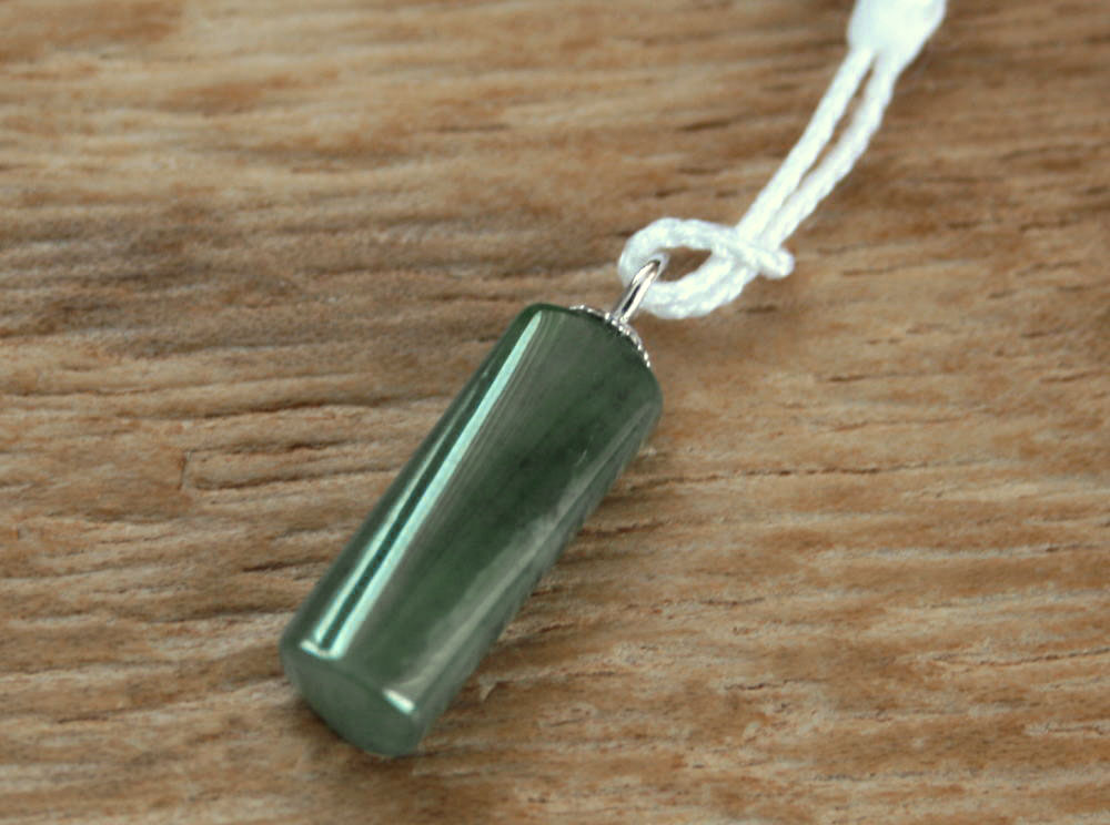 【楽天市場】糸魚川翡翠ストラップ S01359 元粋 作 糸魚川 ひすい ストラップ 魔除け パワーストーン お守り：糸魚川ヒスイの店