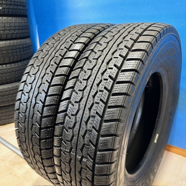 【楽天市場】中古 スタッドレスタイヤ 205/80R15 109/107 L LT ダンロップ SPLT01M スタッドレスタイヤ 205 ...
