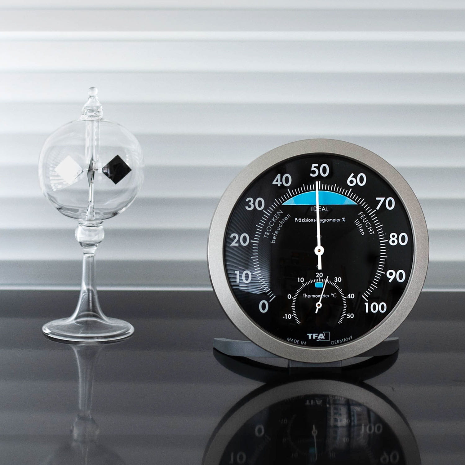【楽天市場】TFA Dostmann Analogue thermo-hygrometer 45.2043 アナログ サーモハイグロメーター ...