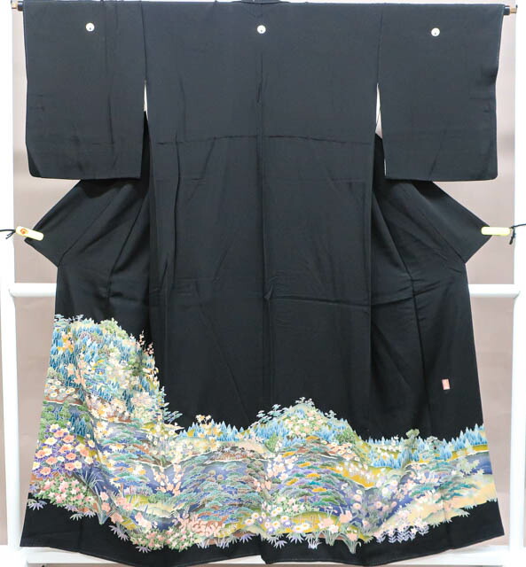 【楽天市場】楽天スーパーセール☆最大70%OFF【IDnet】【着物】黒留袖 五つ紋 作家物 落款入り 比翼仕立て 草花風景文 身丈約155cm 裄丈約64.5cm 25z01-410 ...