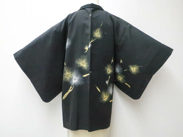 【楽天市場】最大80％OFF【IDnet】【着物】リサイクル着物黒羽織 縫い紋 絵羽柄 松文 羽織り紐付き 身丈約81cm 裄丈約64.5cm r7z02-127【リサイクル】【中古 ...