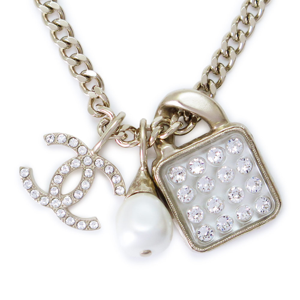 【楽天市場】シャネル ネックレス レディース AB8409 ペンダント アクセサリー ココマーク フェイクパール 南京錠 ゴールド クリア ...