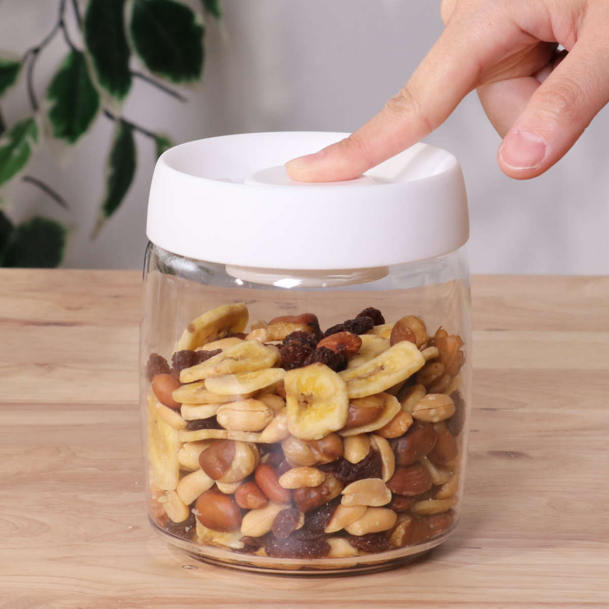 【楽天市場】保存容器 800ml PUSH 空気が抜けるキャニスター （ 真空 密閉 プラスチック 真空キャニスター 密閉容器 保存 容器 押すだけ 食品 調味料 鮮度保持 湿気防止 スタッ ...