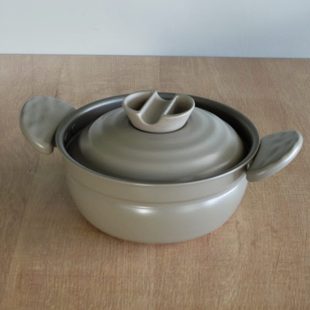 【楽天市場】卓上鍋 25cm IH対応 宴和 土鍋風鍋 軽量 （ ガス火対応 鍋 なべ 両手鍋 ふっ素加工 フッ素加工 軽い 25センチ フッ素コーティング アルミ製 アルミ 卓上なべ 調理鍋 ...