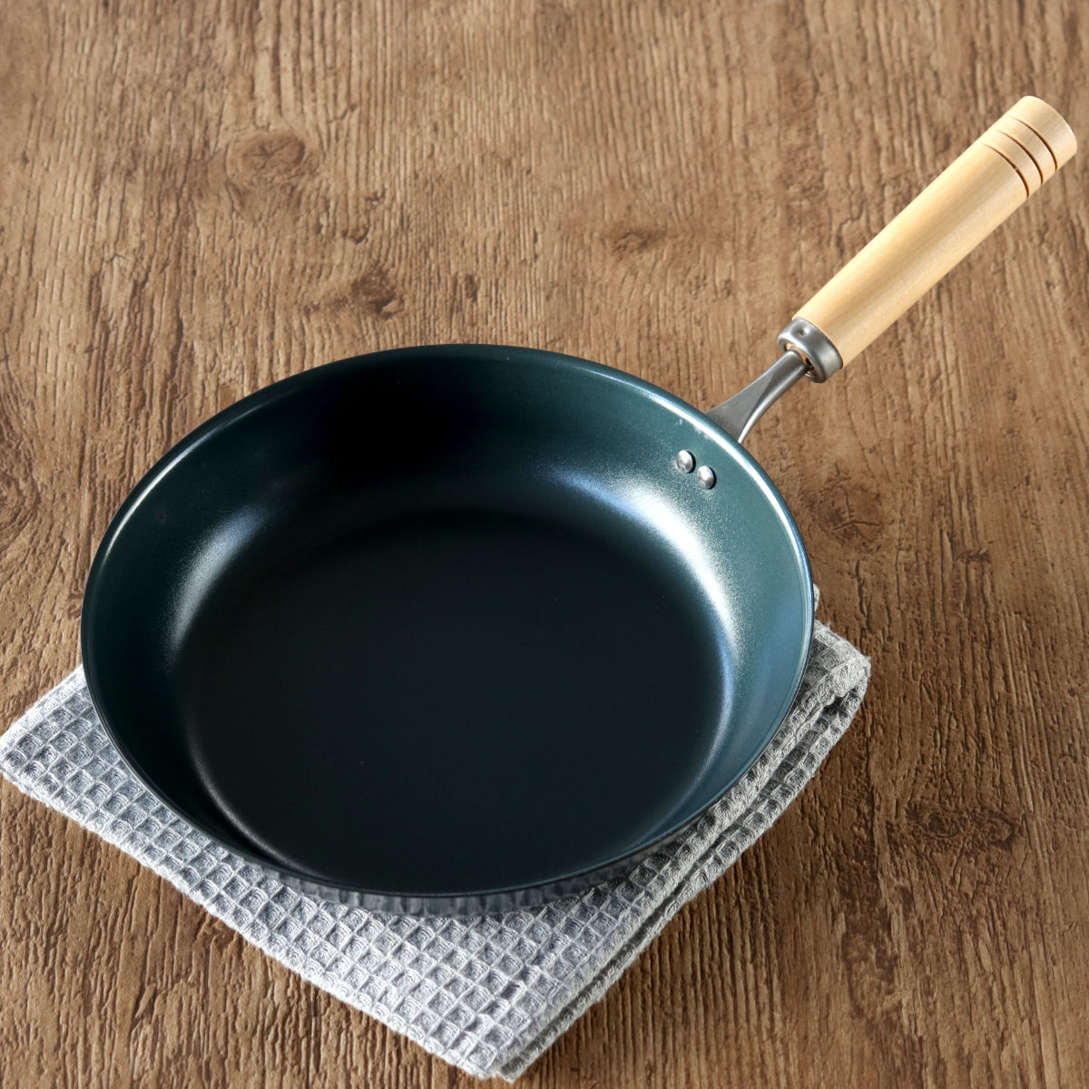 【楽天市場】鉄フライパン 23cm IH対応 匠味 日本製 （ ガス火対応 オール熱源対応 鉄 炒め鍋 いため鍋 フライパン 軽い 23センチ 浅型フライパン 鉄のフライパン 金属ヘラOK ...