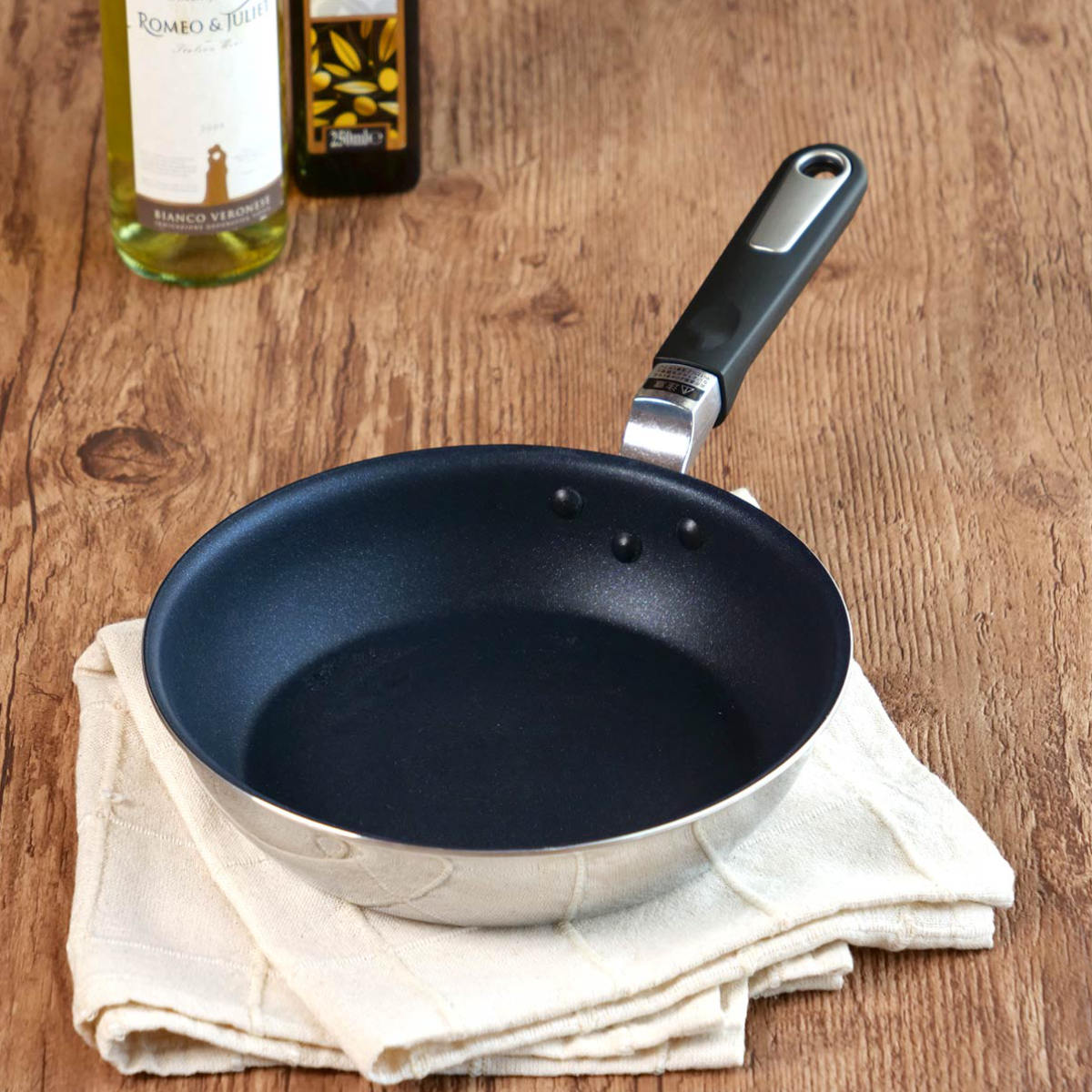 【楽天市場】フライパン 20cm IH対応 クワトロプラス 日本製 UMIC ユミック （ ガス火対応 オール熱源対応 炒め鍋 いため鍋 金属ヘラOK ふっ素加工 軽い 20センチ テフロン ...