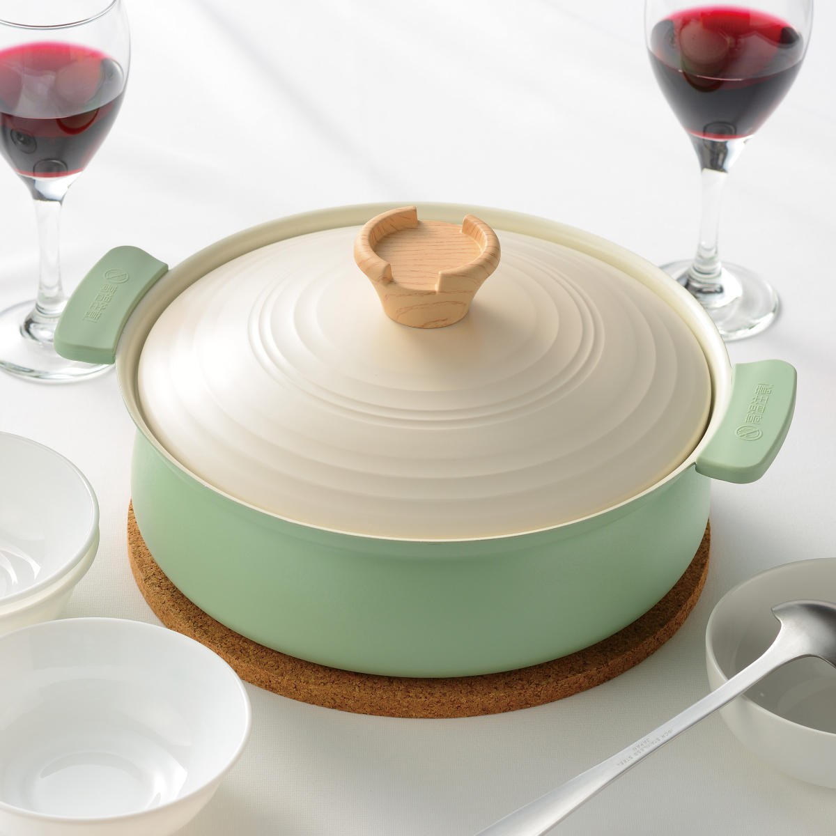 【楽天市場】卓上鍋 24cm IH対応 軽いセラミック対応卓上鍋 （ 送料無料 ガス火 IH ih 対応 ガス火対応 両手鍋 両手なべ 鍋 蓋付き ひとり鍋 セラミック加工 24センチ フタ ...