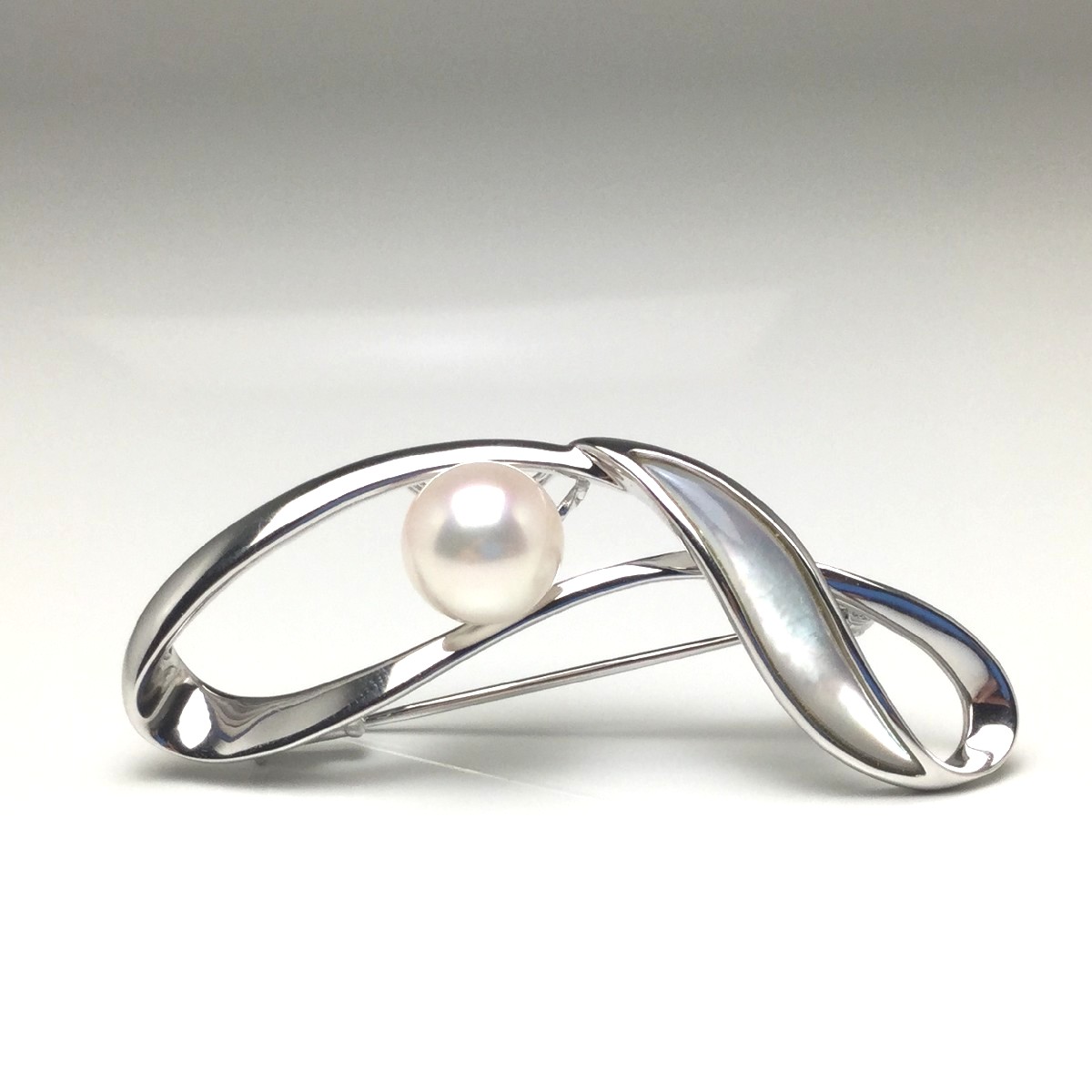 【楽天市場】真珠 ブローチ パール アコヤ真珠 9.2mm ホワイトピンク シルバー シェル 73235 イソワパール：伊勢志摩の真珠専門店 ...