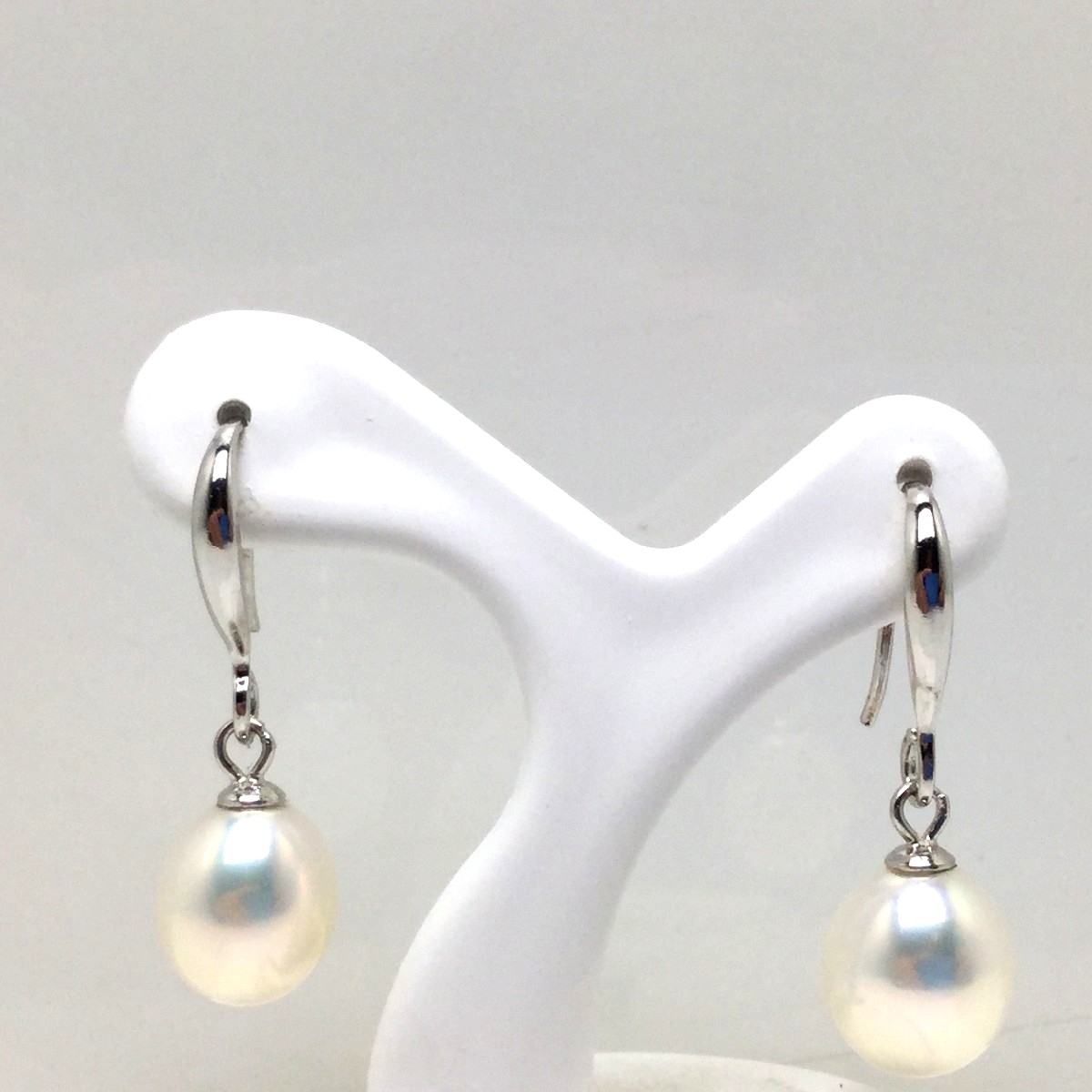 【楽天市場】真珠 ピアス パール 淡水真珠 フック 8.0-8.5mm ホワイト シルバー 79309 イソワパール：伊勢志摩の真珠専門店 ...