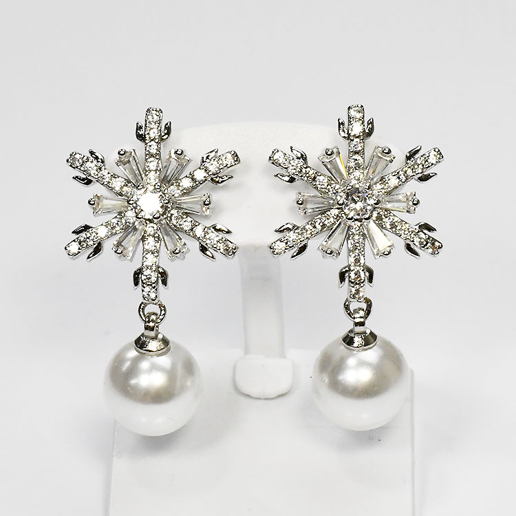 【楽天市場】無数のCZ×純白パール スノー＆パールピアス 大珠パール 真珠 雪の結晶 キュービックジルコニア：癒し通りのアクセサリー屋さん