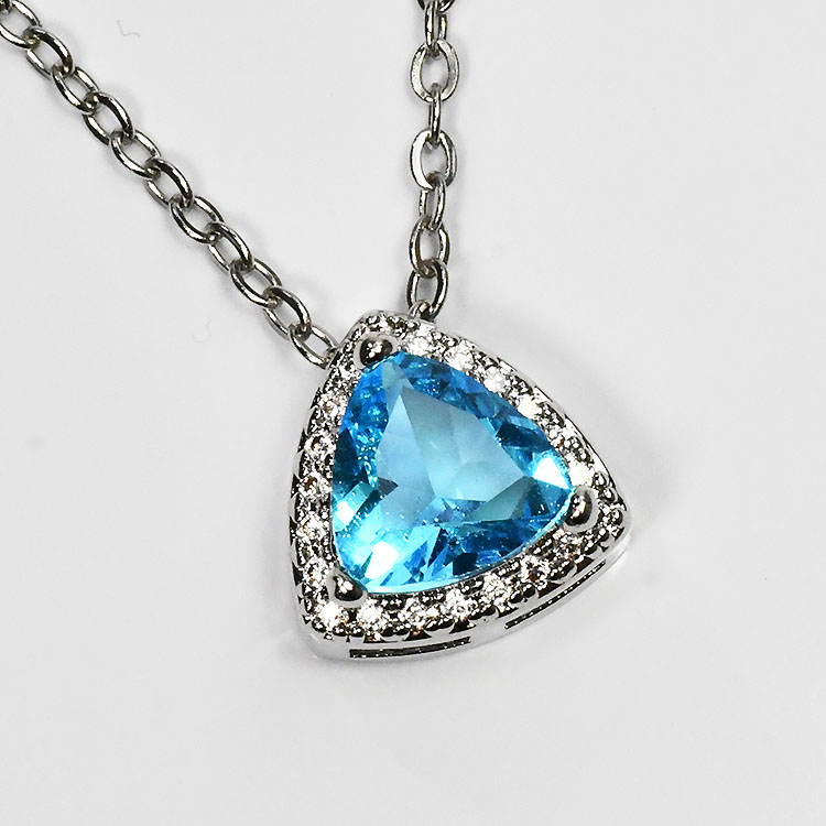 【楽天市場】まるでブルートパーズのような ゴージャスブルートライアングルネックレス キュービックジルコニア：癒し通りのアクセサリー屋さん