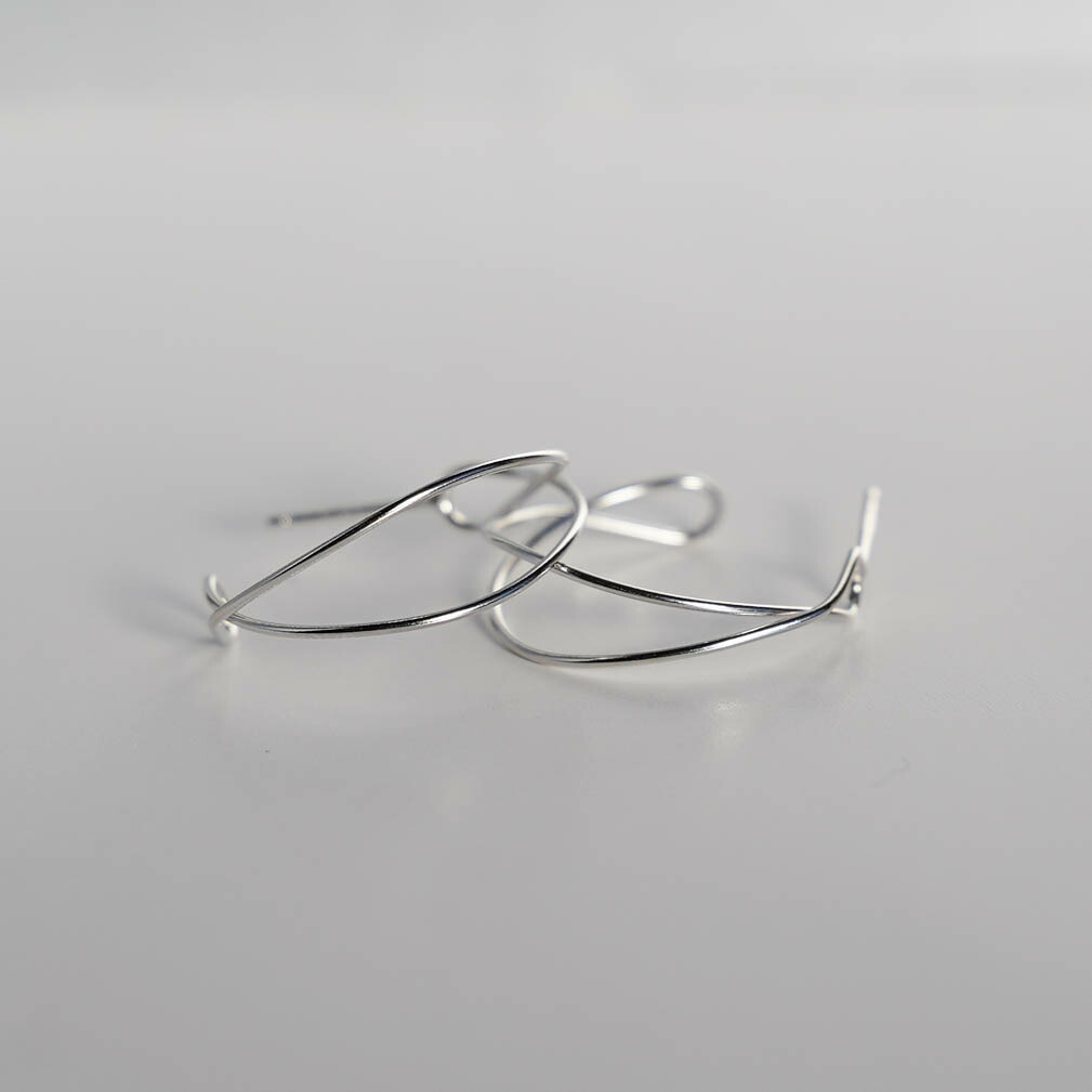 【楽天市場】E024 ピアス イヤリング クロスライン 存在感ありsilver925 シルバー ゴールド 金属アレルギー対応 金アレ luxedolce：のんびり工房