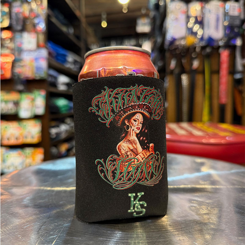 【楽天市場】KUSTOMSTYLE カスタムスタイル KSCAN-006 -SUR CALIFAS- KOOZIE カンクーラー クージー ...