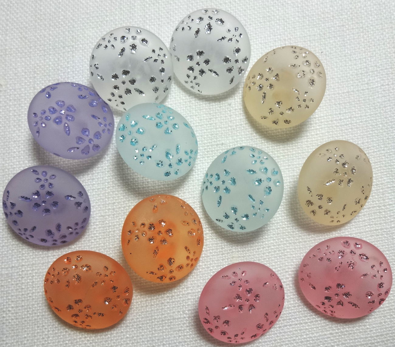 【楽天市場】現品限り イタリア製すりガラス風 お花 刻印ボタン 半透明BB1060 19mm 現品限り バラ売り ネコポス発送可能：京都カナリヤ手芸店