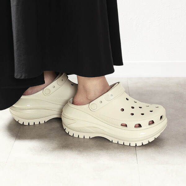 【楽天市場】crocs クロックス Classic Mega Crush Clog 207988-2Y2 クラシック メガ クラッシュ ク ...