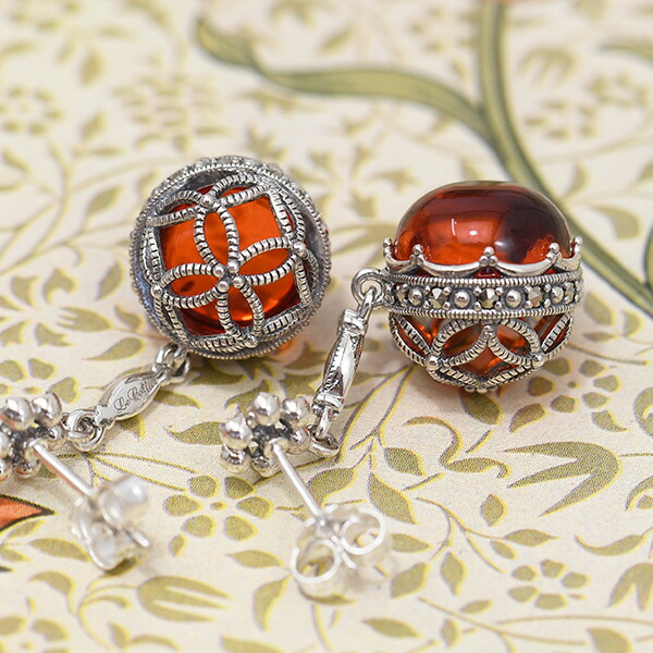 【楽天市場】碌山×ルコリエ 限定オリジナル レッドアンバー ピアス イヤリング コロンとつややかな琥珀がみずみずしいクラシカルデザイン ...