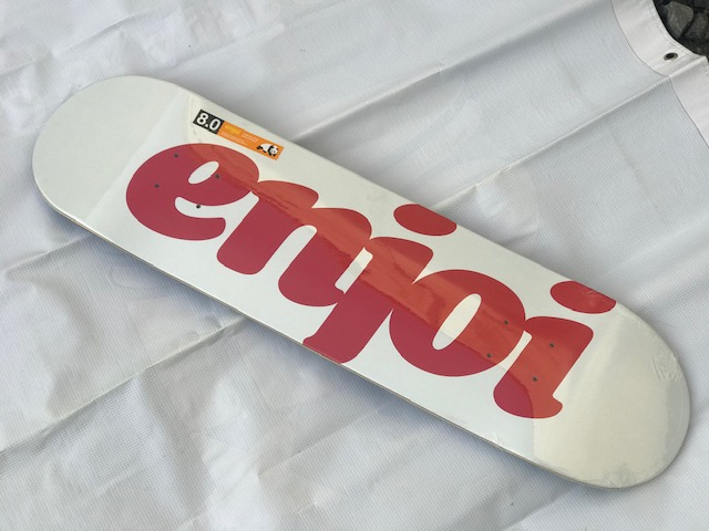 【楽天市場】【ENJOI】8.0 x 31.6 TEAM FLOCKED Skateboard Deck エンジョイ スケートボード デッキ ...