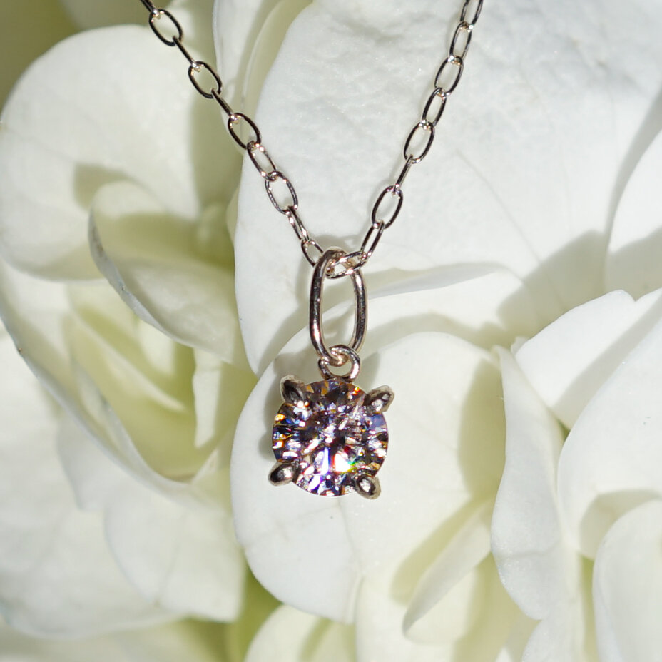 【楽天市場】K10モアサナイト（ダイヤモンド類似石）の4mmネックレス ～シャンパン K10 10K 10金 10金製 天然石 モアサナイト モアッサナイト シャンパン ゴールド 煌き ...