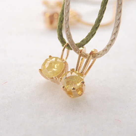 【楽天市場】非加熱の天然色 ローズカット・ダイヤモンド 4mm 0.24-0.55ct 前後 SVまたは14KGFペンダントトップ（SVシルクコード45cm付)：キリム専門店マンモスイスタンブル