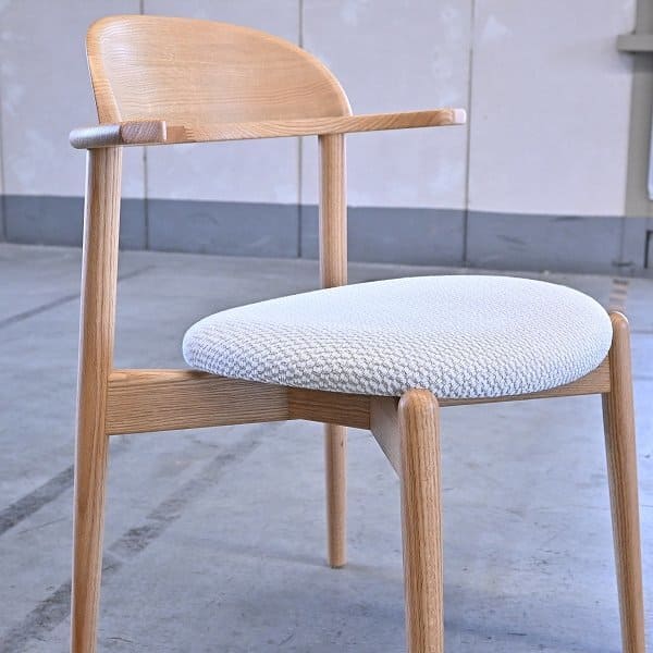 【楽天市場】ACTUS マスターウォール 9万「ユーユーシーツー」ダイニングチェアb アーム レッドオーク無垢材 アクタス YU UC2 ...