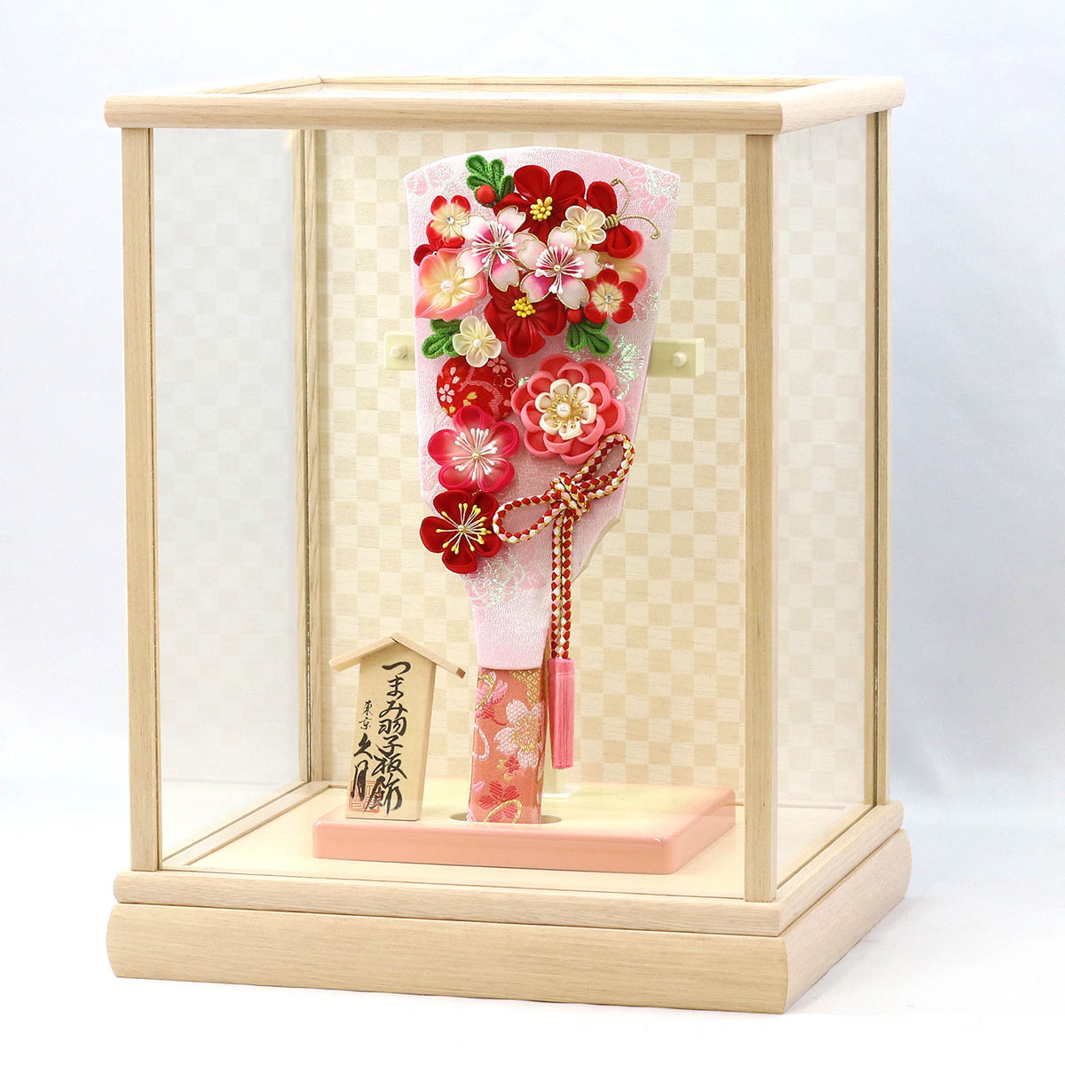 【楽天市場】羽子板 初正月 久月 つまみ細工 羽子板 桃赤花 ホワイトオーク材 市松文様バック ガラスケース HGQ-Q03-FO02 人形の久月 押絵羽子板 ミニ羽子板 久月作 初節句 ...