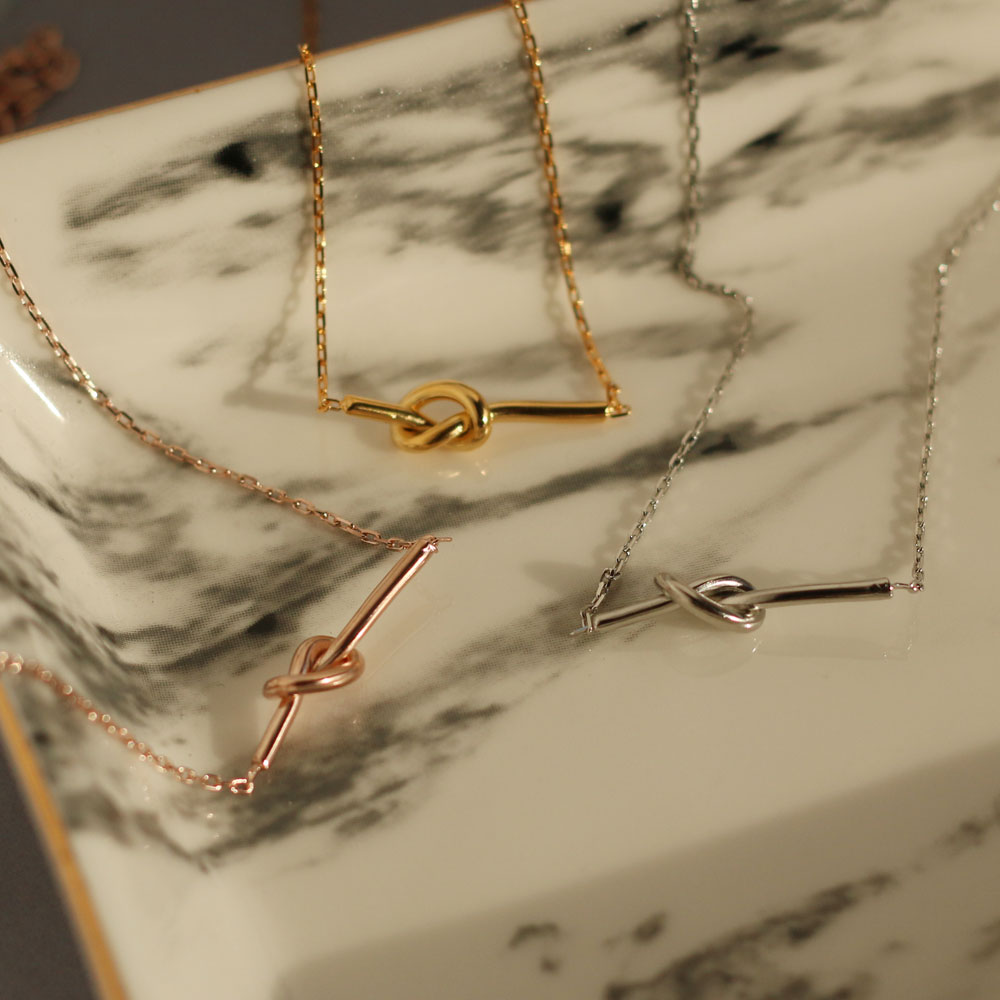 【楽天市場】日本製 ゴールド ネックレス 結び目 ノット ネックレス レディース k18gp 30代 40代 50代 ペンダント 大ぶり ロング ネックレス カジュアル プレゼント ギフト ...