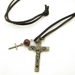 【楽天市場】ネックレス クロス 十字架 ストーンつきレザーネックレス kn21004【ネックレス】：アクセサリーと雑貨 MILESマイルズ