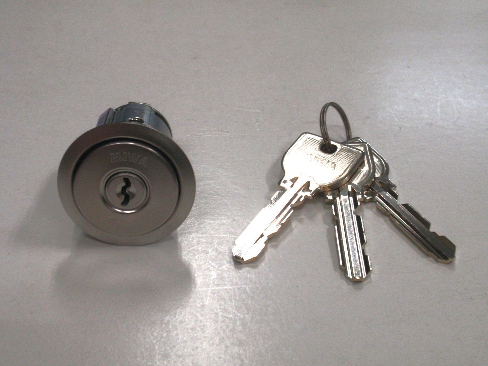 【楽天市場】MIWA 美和ロック U9 DG-HS 取替用シリンダー 厚扉用 シルバー MCY-218 防犯 鍵 交換 自動ドア用：港町MARKET 楽天市場店