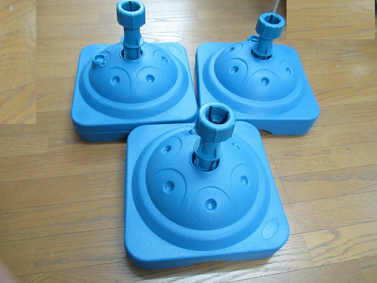 【楽天市場】【展示品】注水式スタンド 3個セット 【送料無料】のぼりポールなどを立てるスタンド土台部のみ：ミシン屋さん3号店