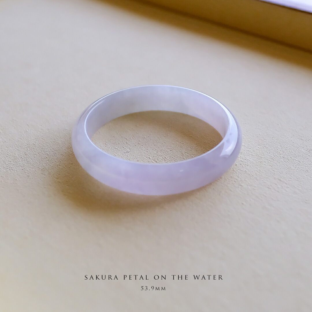 【楽天市場】翡翠 (ひすい) バングル (円形/内径53.9mm) 『SAKURA PETAL ON THE WATER』アイシーピンク ...