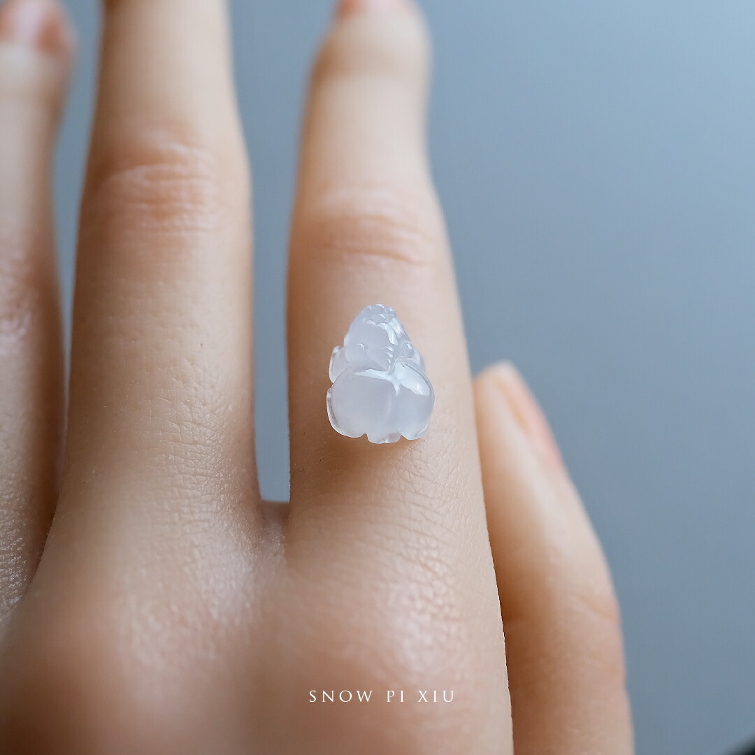 【楽天市場】翡翠(ひすい）ルース・置物・お守り 『SNOW PI XIU』氷翡翠 金運 貔貅 ヒキュウ 一点物 無着色 高品質 氷翡翠 ...