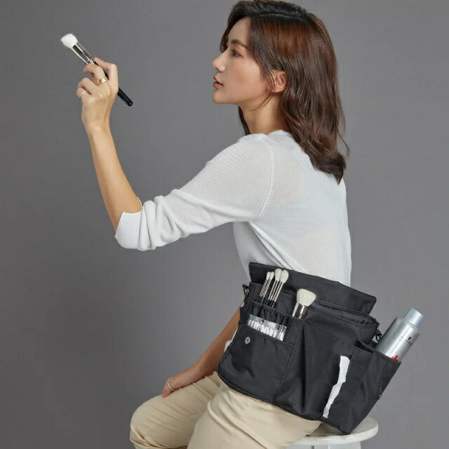 【楽天市場】プロ用化粧ポーチ スタジオバッグ ヘアメイクバッグ 大容量 現場バッグ メイキャップ ウェストポーチ 美容師ポーチ メイクブラシケース 腰巻き 機能的 防水 携帯用 男女兼用 工具 ...
