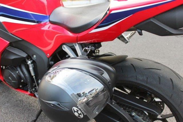 【楽天市場】KIJIMA キジマ ヘルメットロック ブラック CBR600RR 20y- CBR600RR 303-1606：MOTO-OCC ...