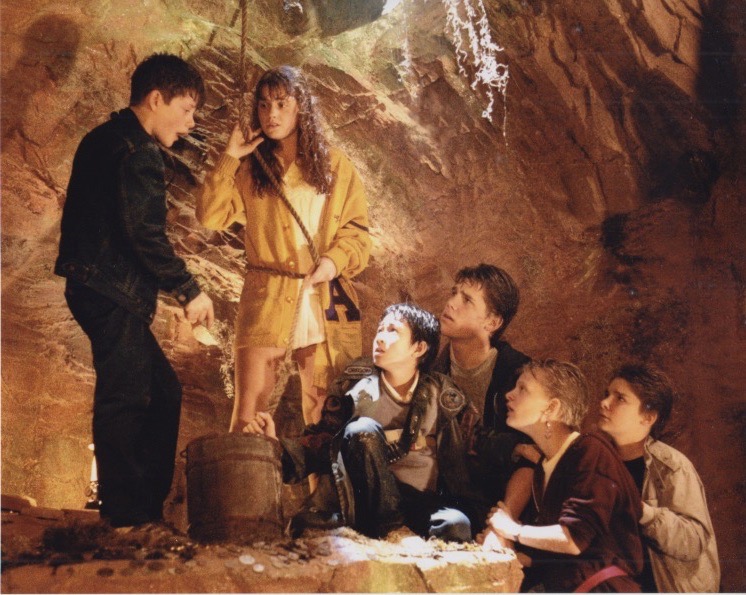 【楽天市場】グーニーズ The Goonies 映画 写真 輸入品 8x10インチサイズ 約20.3x25.4cm.：Movieimages楽天市場店