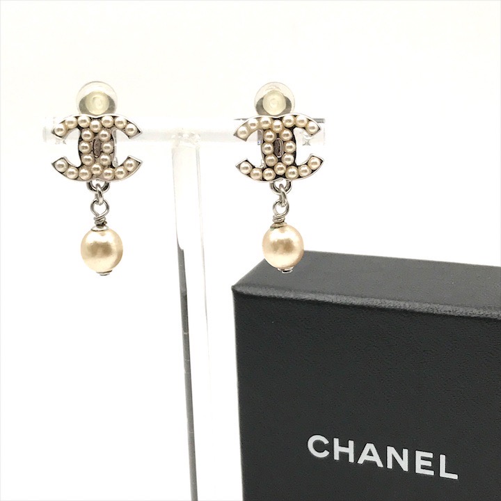 【楽天市場】【中古】超美品 CHANEL シャネル ココマーク スイング パール イヤリング シルバー k2863：BEGINSELL