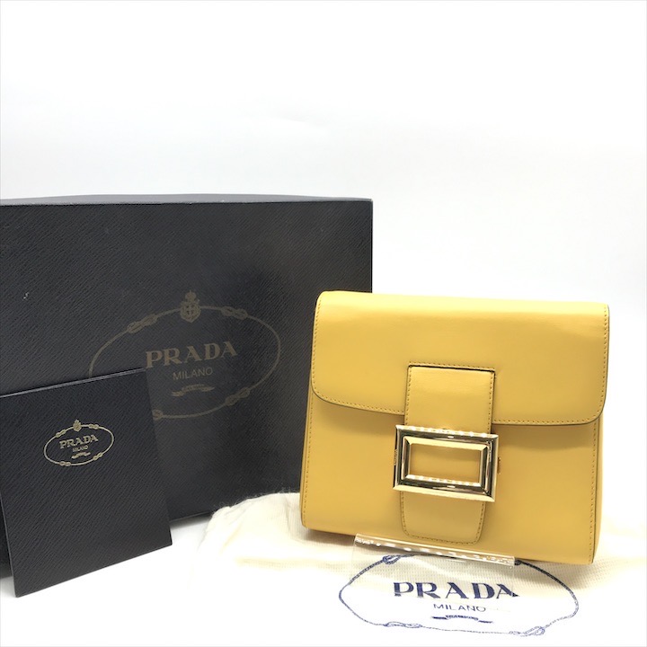 【楽天市場】【中古】良品 PRADA プラダ レザー ロゴ型押し ミニ クラッチ バッグ イエロー ゴールド金具 ga6342：BEGINSELL