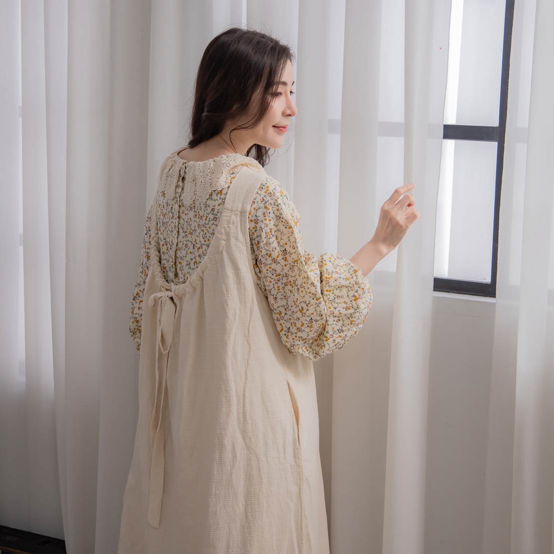 【楽天市場】ノースリーブワンピース「背中のリボンが魅力を引き立て、自在なスタイル調節でシーズン問わず活躍するデザイン」ナチュラルなベージュが ...