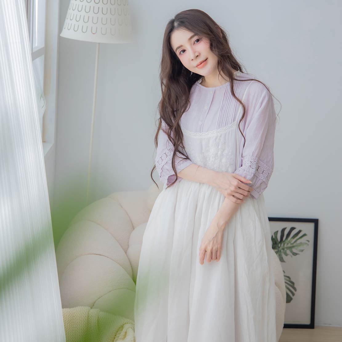 【楽天市場】ロングキャミソール「上品な透け感を自在にアレンジ、軽やかで涼しい重ね着アイテム」肩紐と丈の調節が可能、ウエストから始まるコットン ...