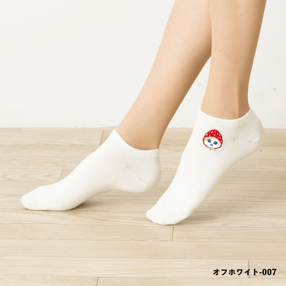 【楽天市場】mofusand いちごにゃん ワンポイント刺繍 スニーカー丈ソックス 23-25cm 全2色 白 ピンク 靴下 レディース モフ ...