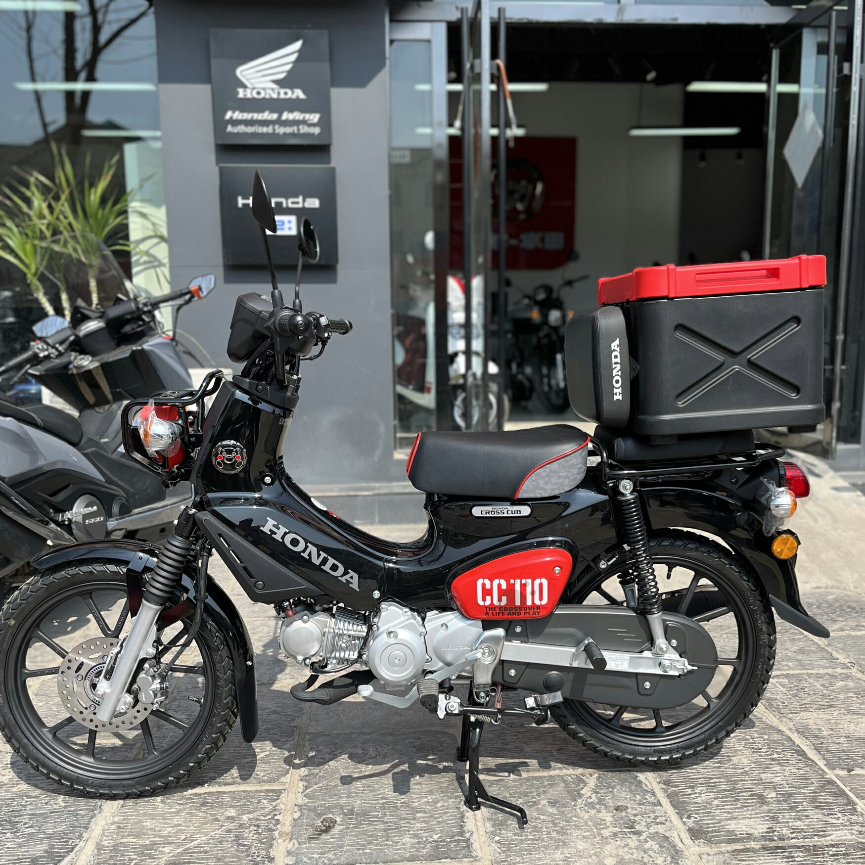 【楽天市場】クロスカブ CC110 CC50 リアボックス 43l 大容量 リアトップケース バイク用 軽量 防水防塵 着脱しやすい 防犯対策 キーロック可能 取り付けベース付き トップケース ...