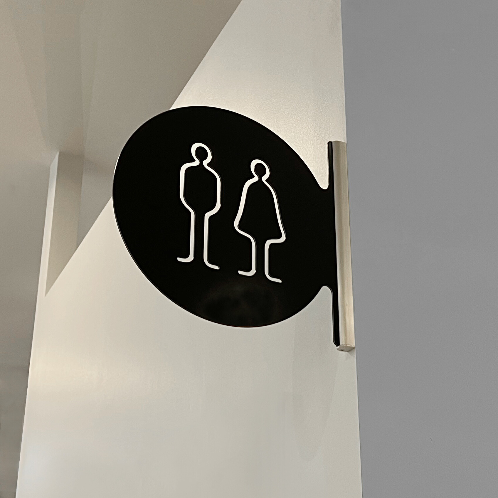 【楽天市場】ツケレルン（Bigピクトサイン）アルミ製 突き出し 看板（トイレサイン 男女並び 01 ）Big-0001：西崎ベース楽天市場店