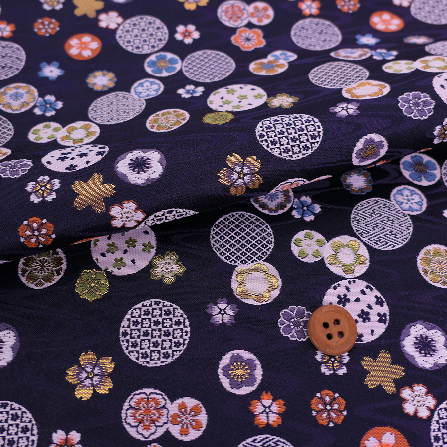 【楽天市場】金襴生地(金らん) 流水に丸紋と桜(紺) 10cm単位 切り売り：布がたり・ちりめん和柄生地と手芸