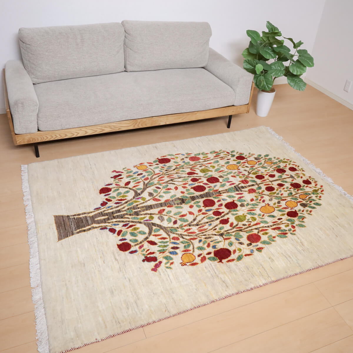 【楽天市場】ギャッベ イラン製 リビングサイズ 200×149cm 手織り 天然 ウール100% 長方形 草木染 おしゃれ かわいい モダン ...