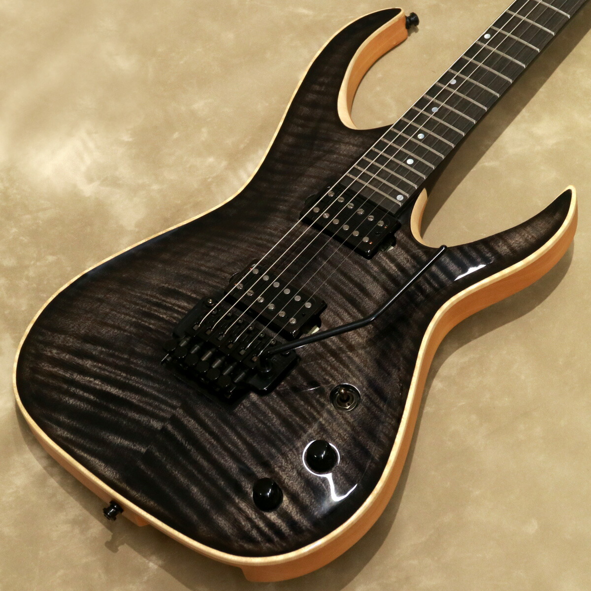 【楽天市場】Valenti Guitars Callisto Carved, Black [S/N: #10 ] [店頭在庫品]：御茶ノ水 ...