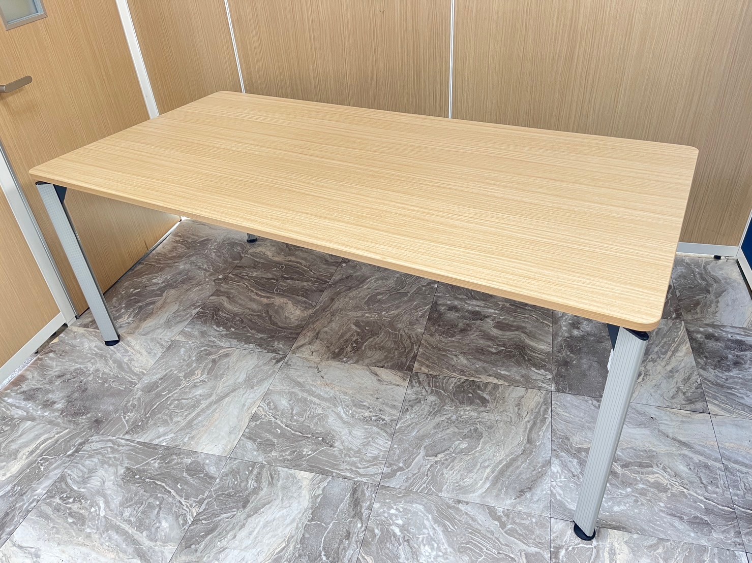 【楽天市場】【中古】 イトーキ ITOKI ミーティングテーブル 事務机 オフィスデスク DDEP-189F-98 本体奥行900mm 本体 ...