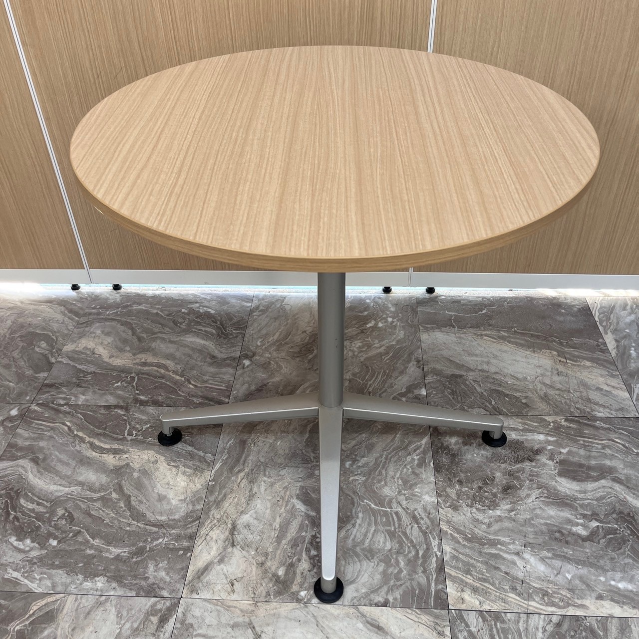 【楽天市場】【中古】 イトーキ ITOKI DDEP-07JSAN-Z5 丸テーブル 事務所机 リフレッシュテーブル 休憩室机 カフェテーブル ...