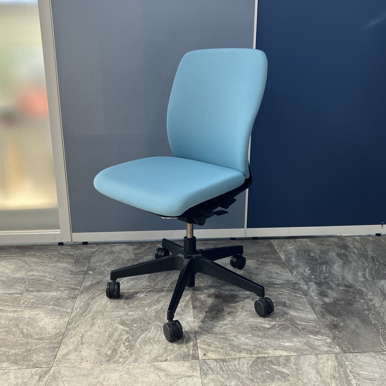 【楽天市場】【中古】イトーキ ITOKI fulgo フルゴ KF-440GB-T1S4 オフィスチェア 事務所椅子 ライトブルー：オフィス家具 アクティブキュー