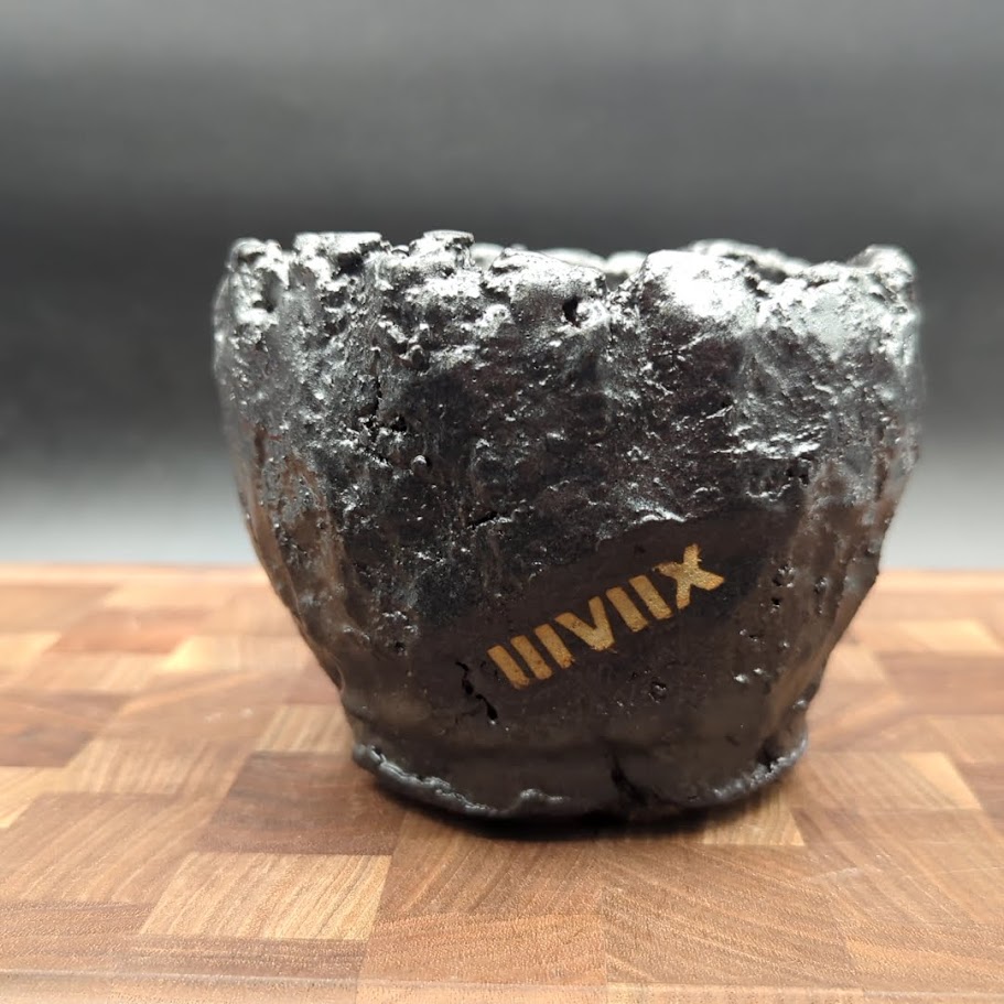 【楽天市場】陶器製 植木鉢 Mサイズ Yougan -溶岩- 漆黒ブラック by IIIVIIX イーヴィックス 手びねり 一点物 ...