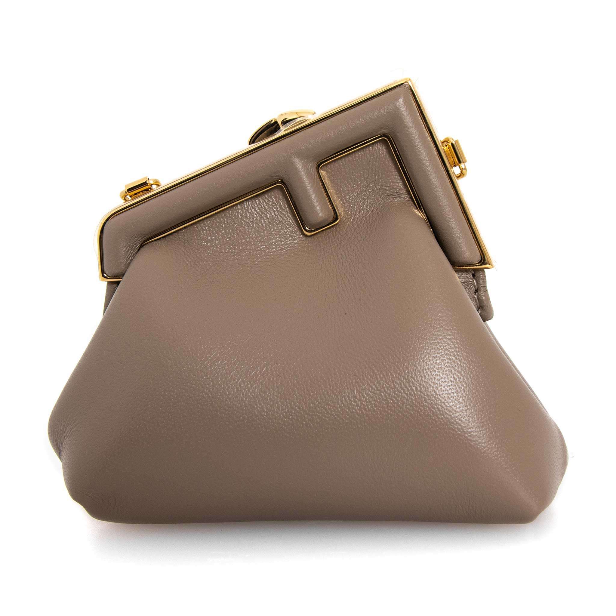 【楽天市場】フェンディ FENDI 財布 レディース コインケース（ストラップ付） ベージュ FENDI FIRST NANO CHARM ...