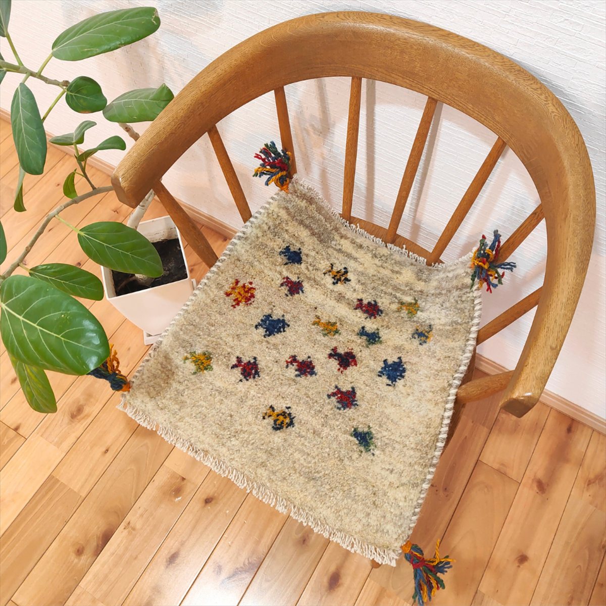 【楽天市場】ペルシャ ギャッベ 本場イラン産 座布団 39.5×43cm 厚み 2.80cm ベージュ アイボリー グレー ナチュラル 原毛 ...